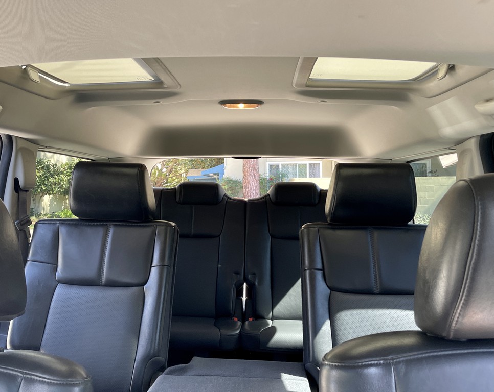 One of a Kind Jeep 2010 Commander in Excellent Condition 5