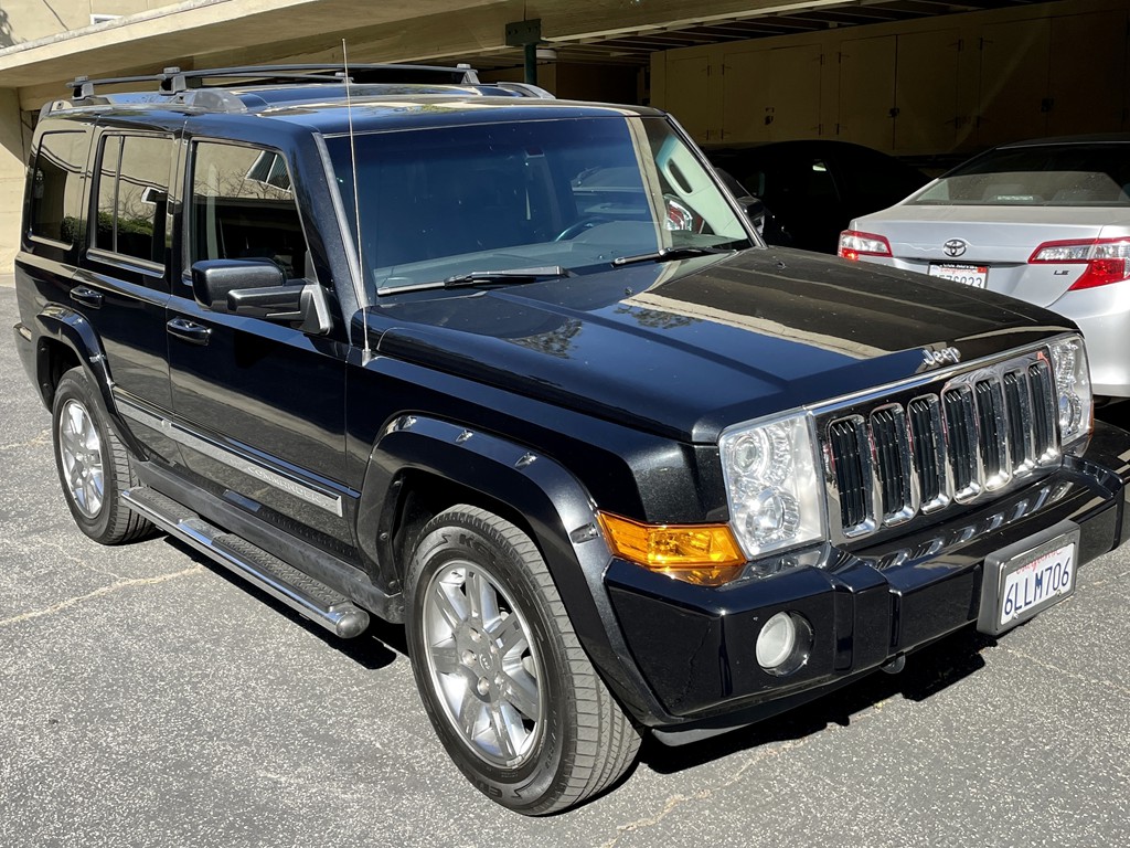 One of a Kind Jeep 2010 Commander in Excellent Condition 7